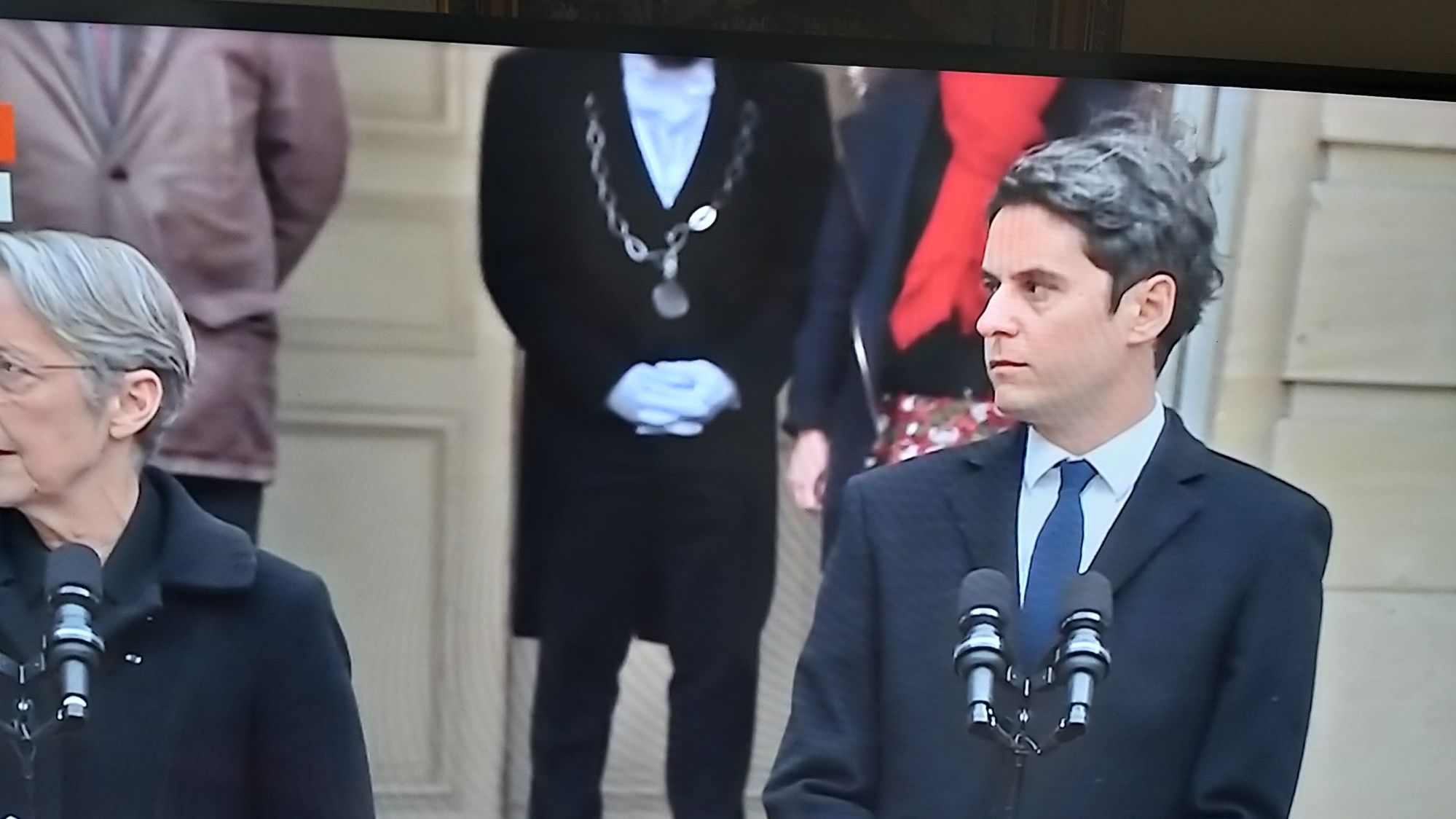 France : Passation de pouvoirs. ️Gabriel ATTAL nouveau premier ministre ...